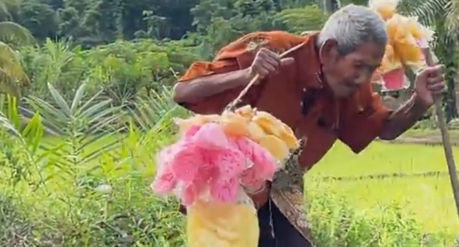 Campaign - Bantu Kakek Hamid Penjual Kerupuk Yang Hidup Sebatang Kara ...